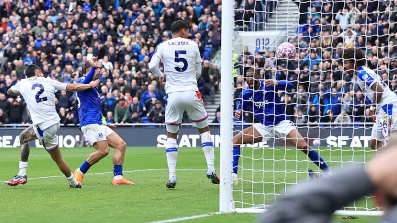 Grealish's late winner for Everton ends Palace unbeaten run - Sporting ...